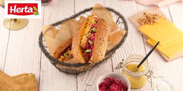 Recette Hot Dog Knacki, Cheddar, Pickles de Choux rouge | Herta